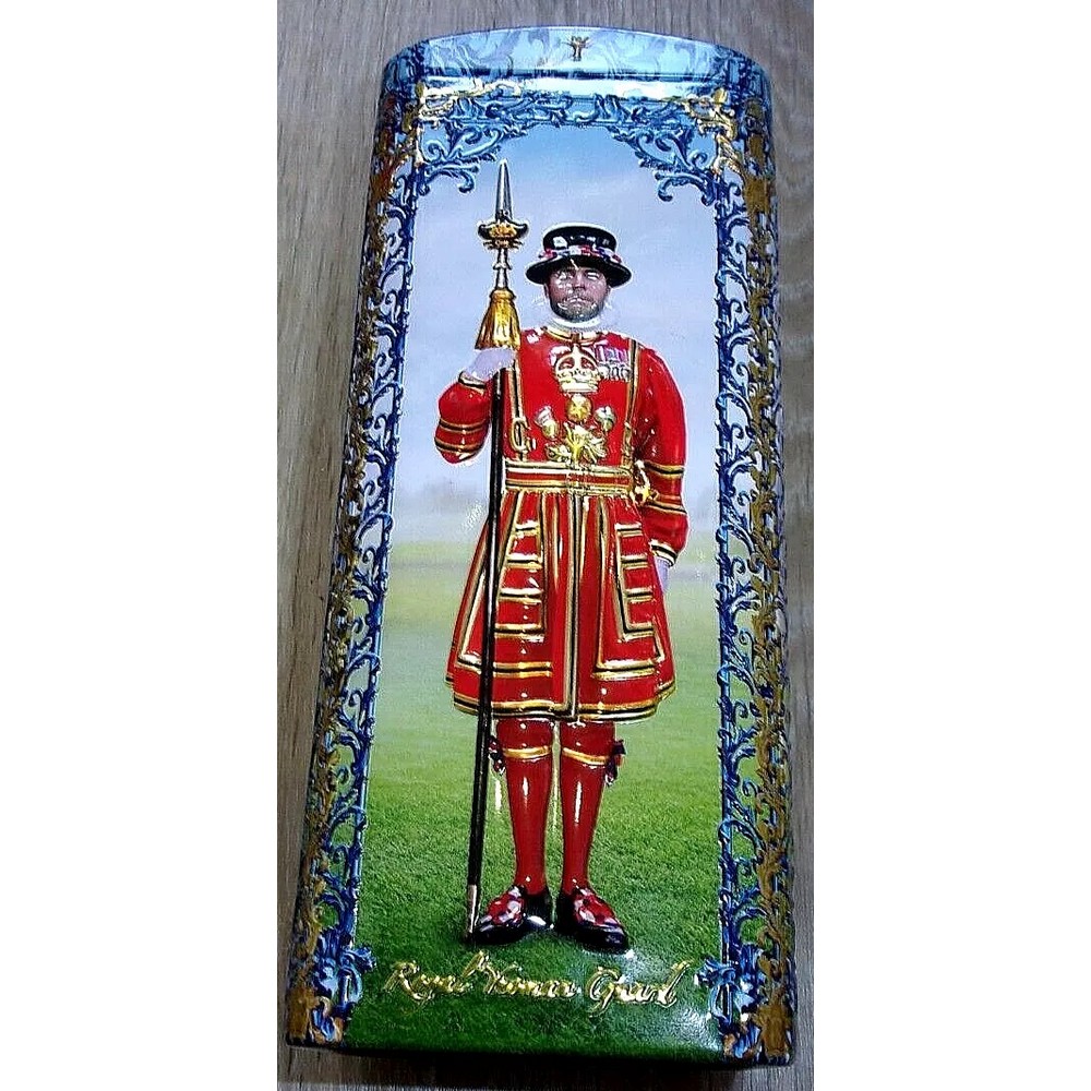 Churchill's - Royal Soldiers Money Box Tin w/Vanilla Fudge 150g | Peter ...